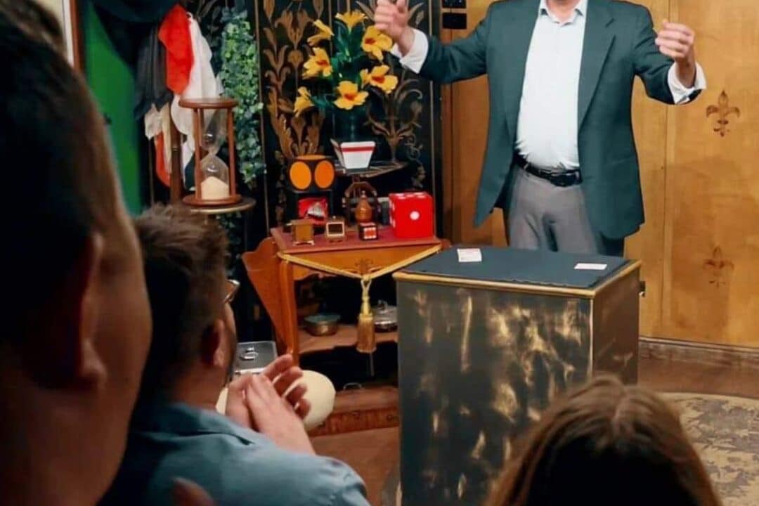 Theatre Magic - Learn Magic | incredible magic that anyone can do. A ...